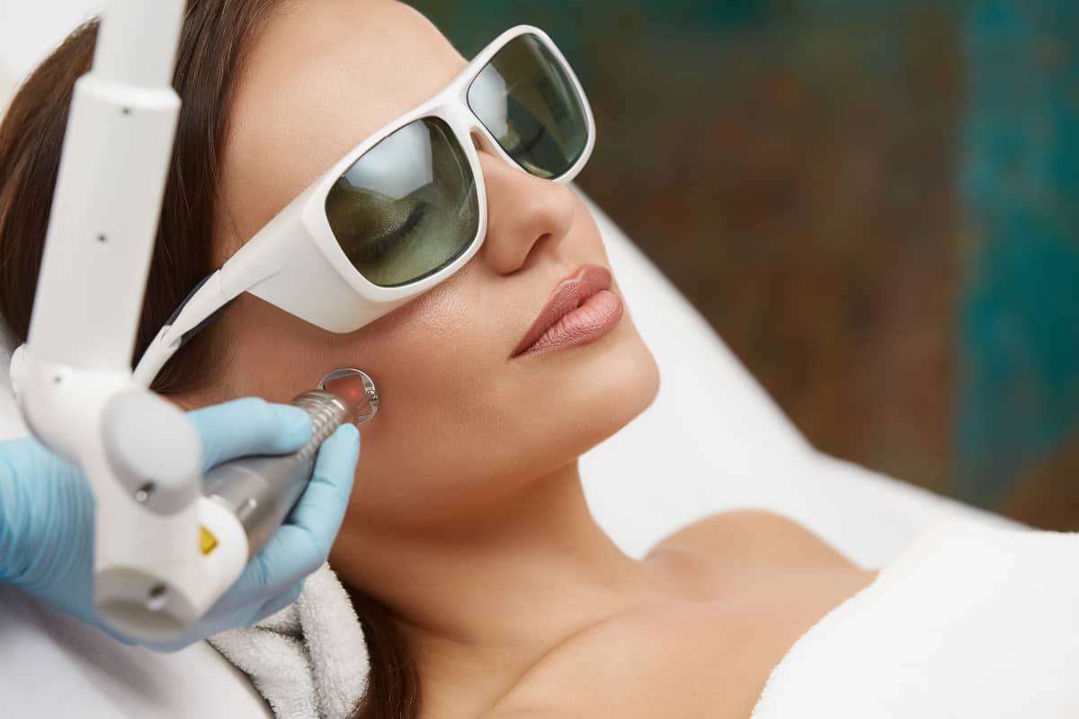 Laserul CO2. Indicații și beneficii în rejuvenarea pielii tale - Dr ...